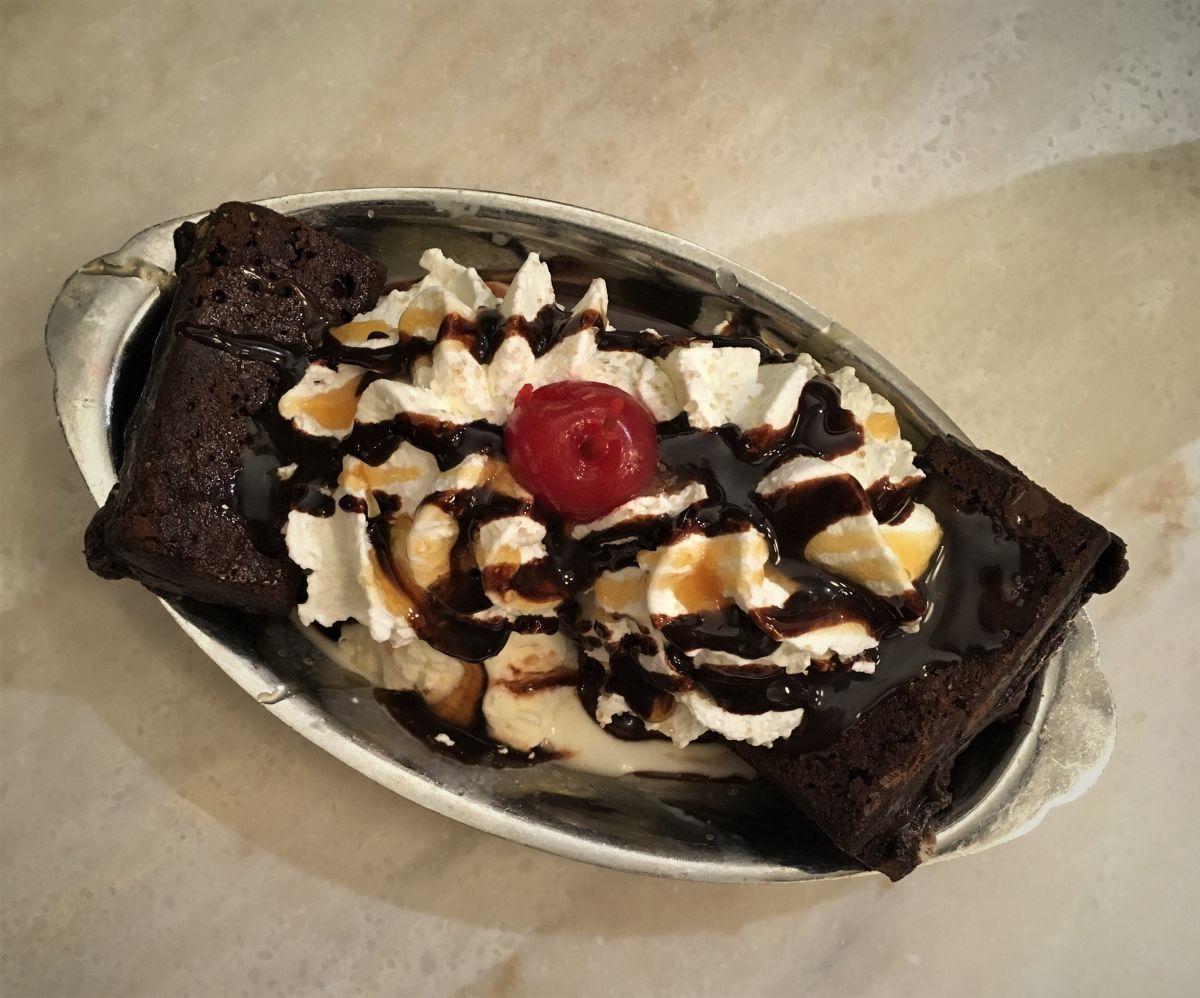 Ridiculous ice cream sundaes | Tangled Up In Food